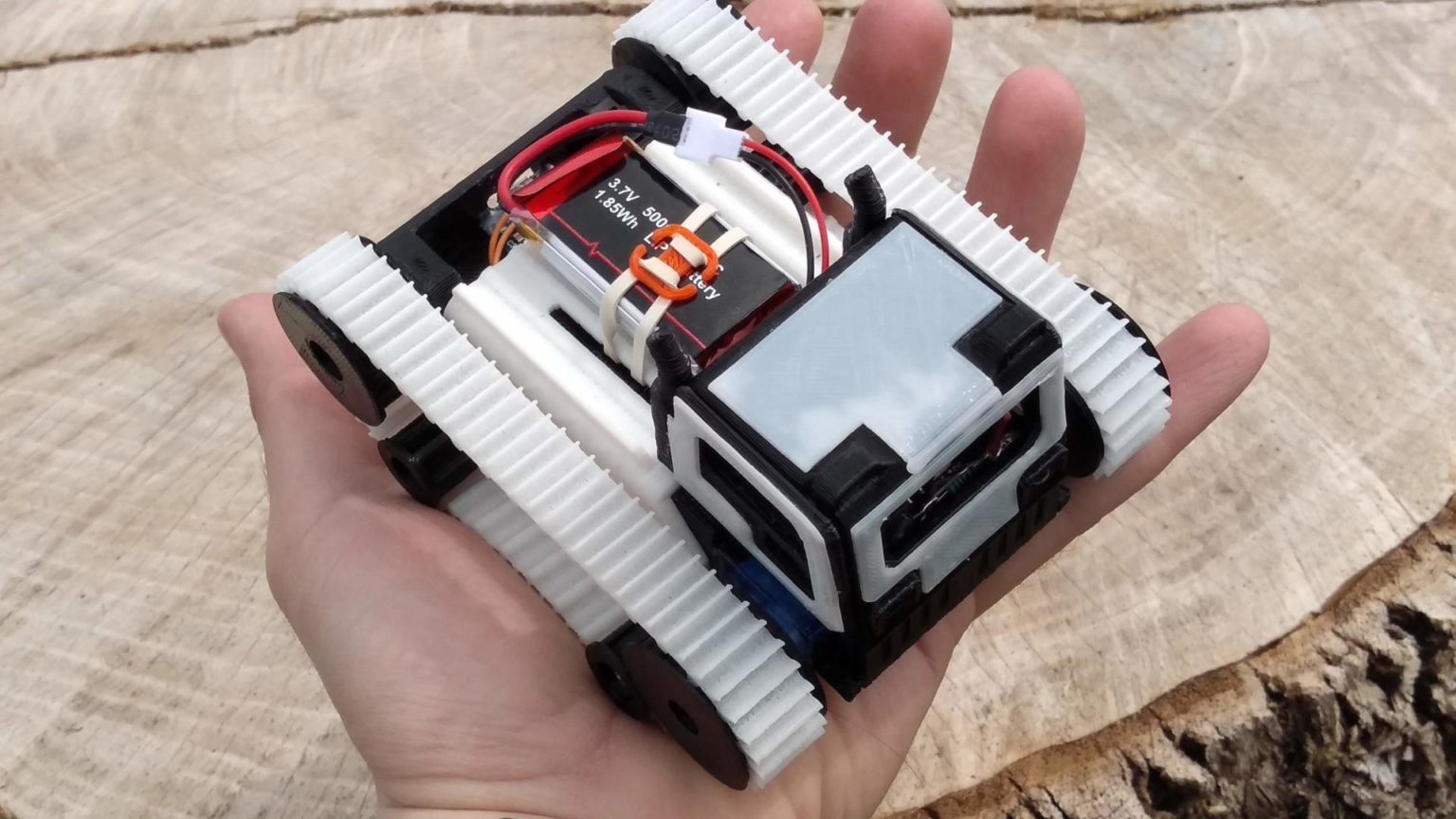 Scout32 – ESP32 WiFi FPV Camera Rover – Pilot Hobbies