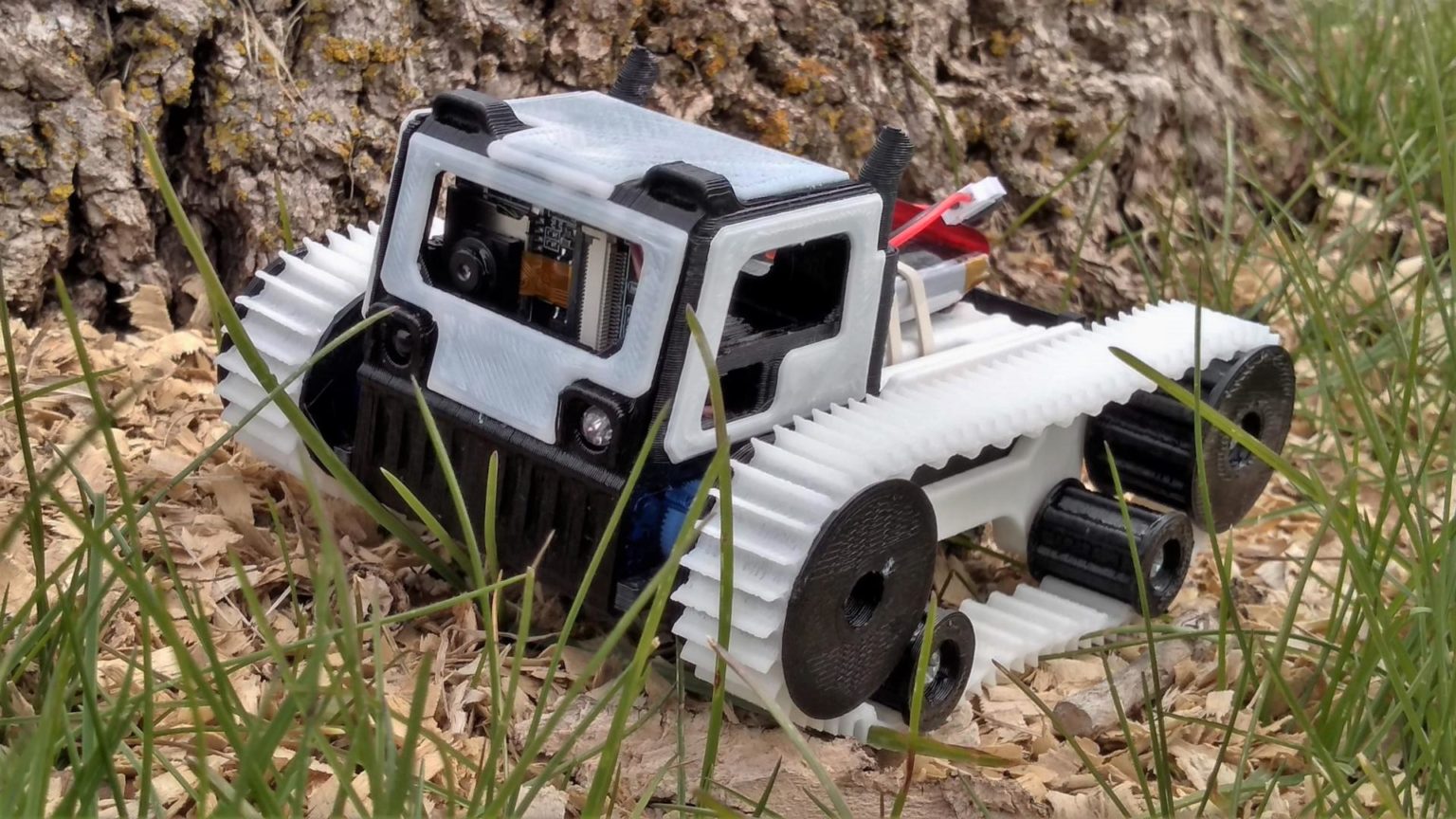 Scout32 – ESP32 WiFi FPV Camera Rover – Pilot Hobbies